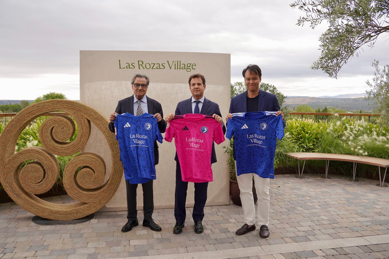 Las Rozas CF presenta su nueva equipación oficial